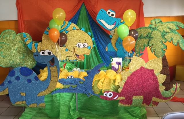 Paquetes para fiestas con todo lo necesario, pasteles con personaje ...